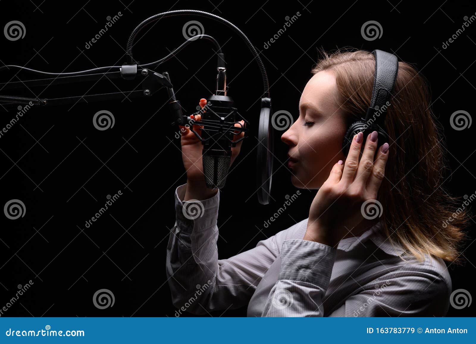 Singer, Blogger, Voice Acting. Work in the Studio with a Studio ...