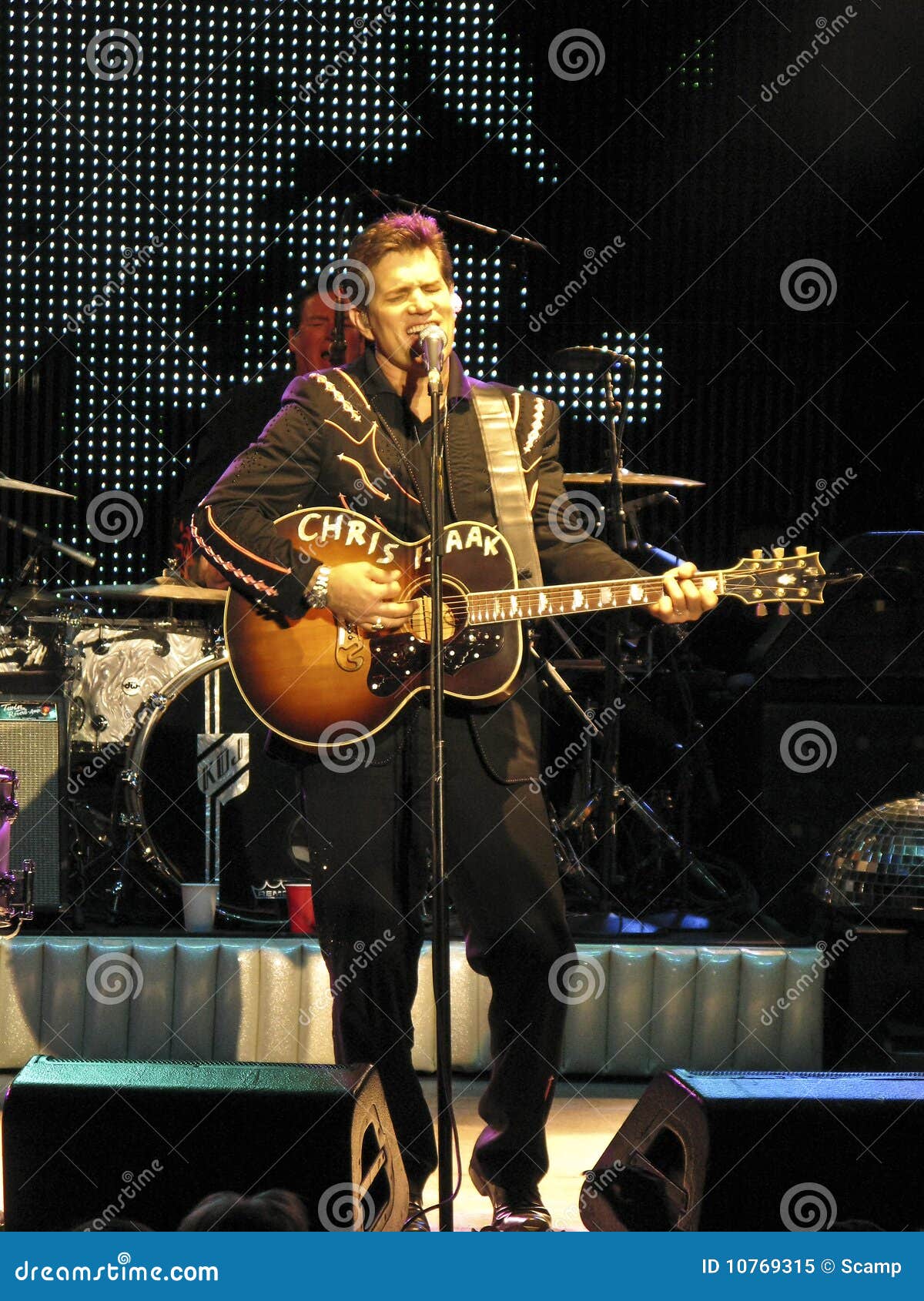 Singer Chris Isaak in Concert Editorial Image - Image of performer ...