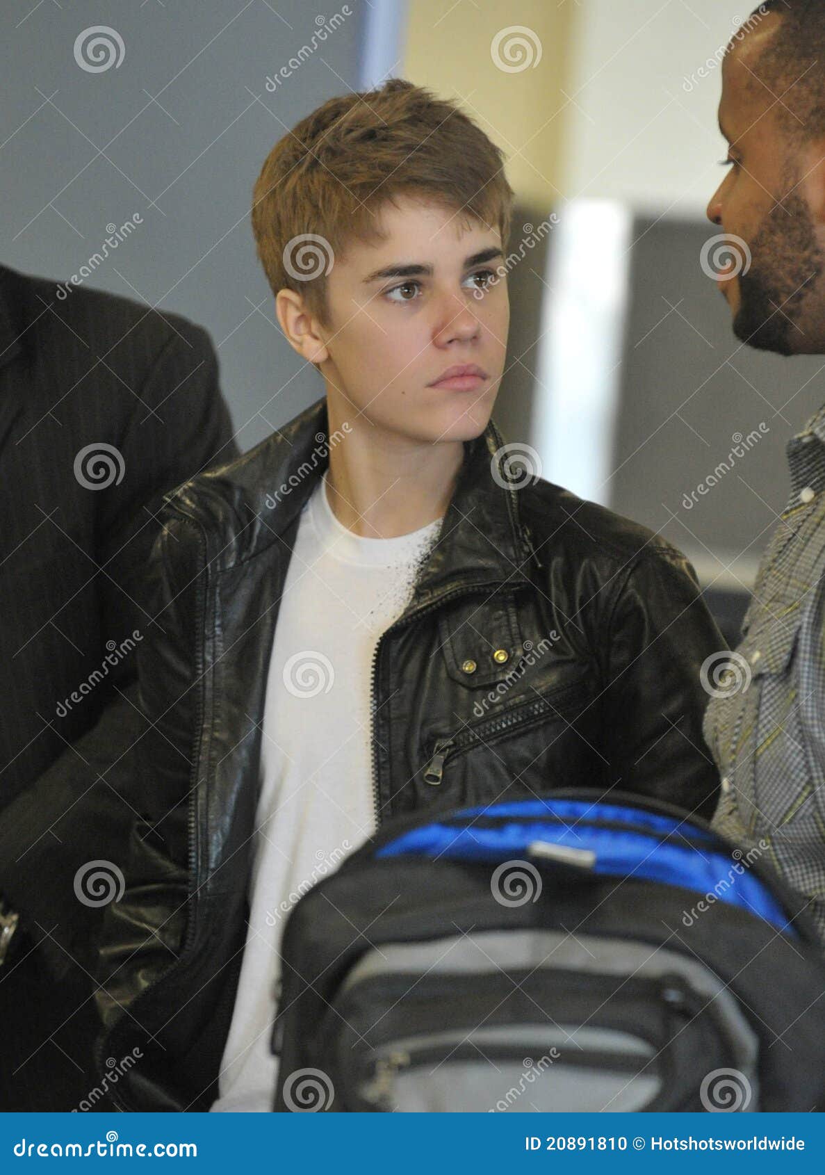 Singer Justin Bieber at LAX Airport. Editorial Image - Image of movie ...