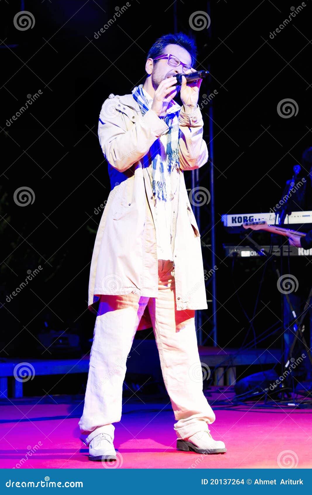 Singer performs live editorial stock image. Image of glasses - 20137264