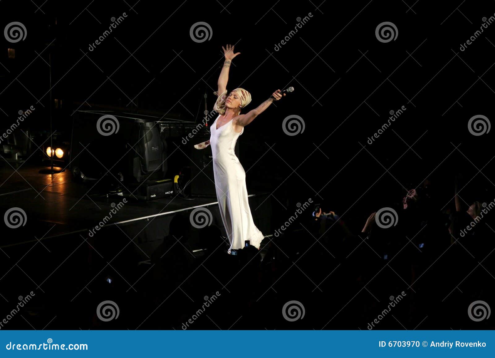 Singer Pink Performs Onstage Editorial Image - Image of adult ...