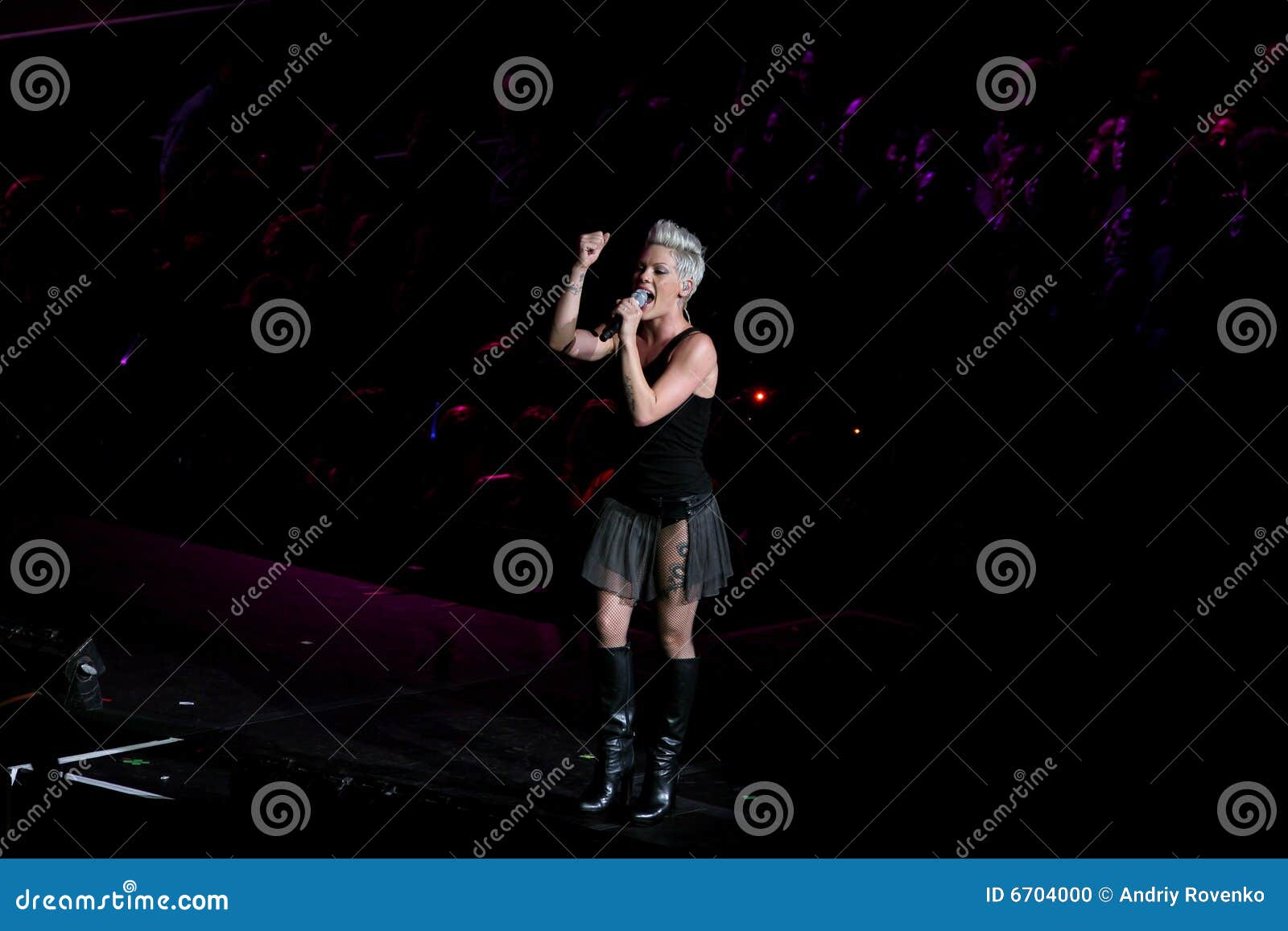 Singer Pink Performs Onstage Editorial Image - Image of party ...
