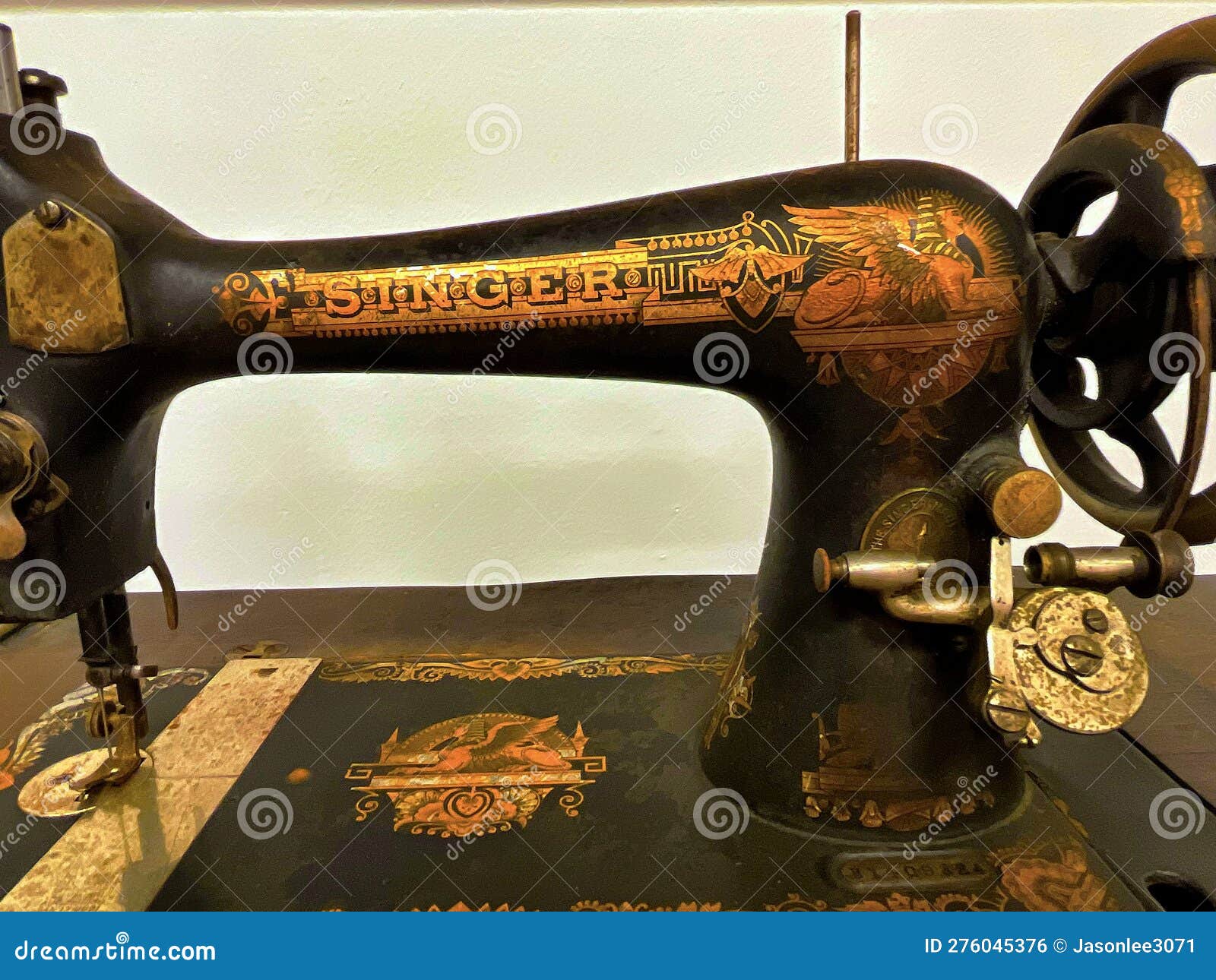 Singer sowing machine editorial photo. Image of museum - 276045376