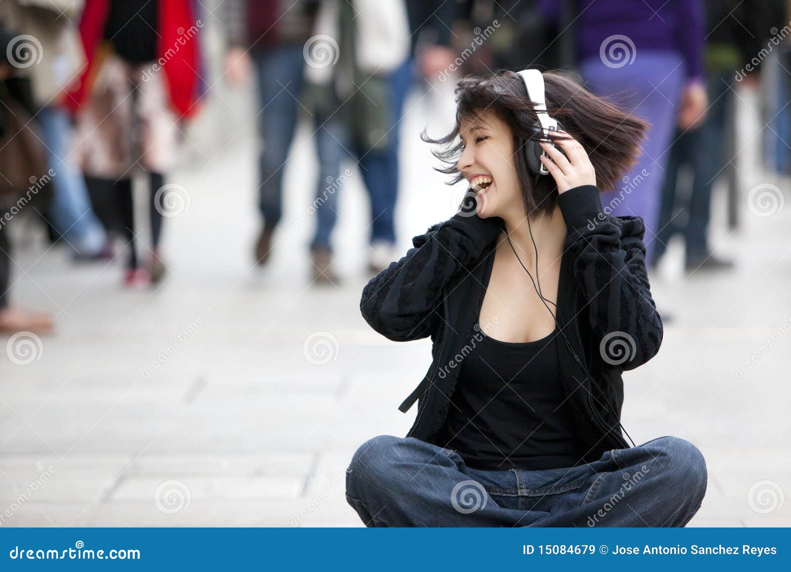 Singing on the crowd stock image. Image of audio, crowd - 15084679