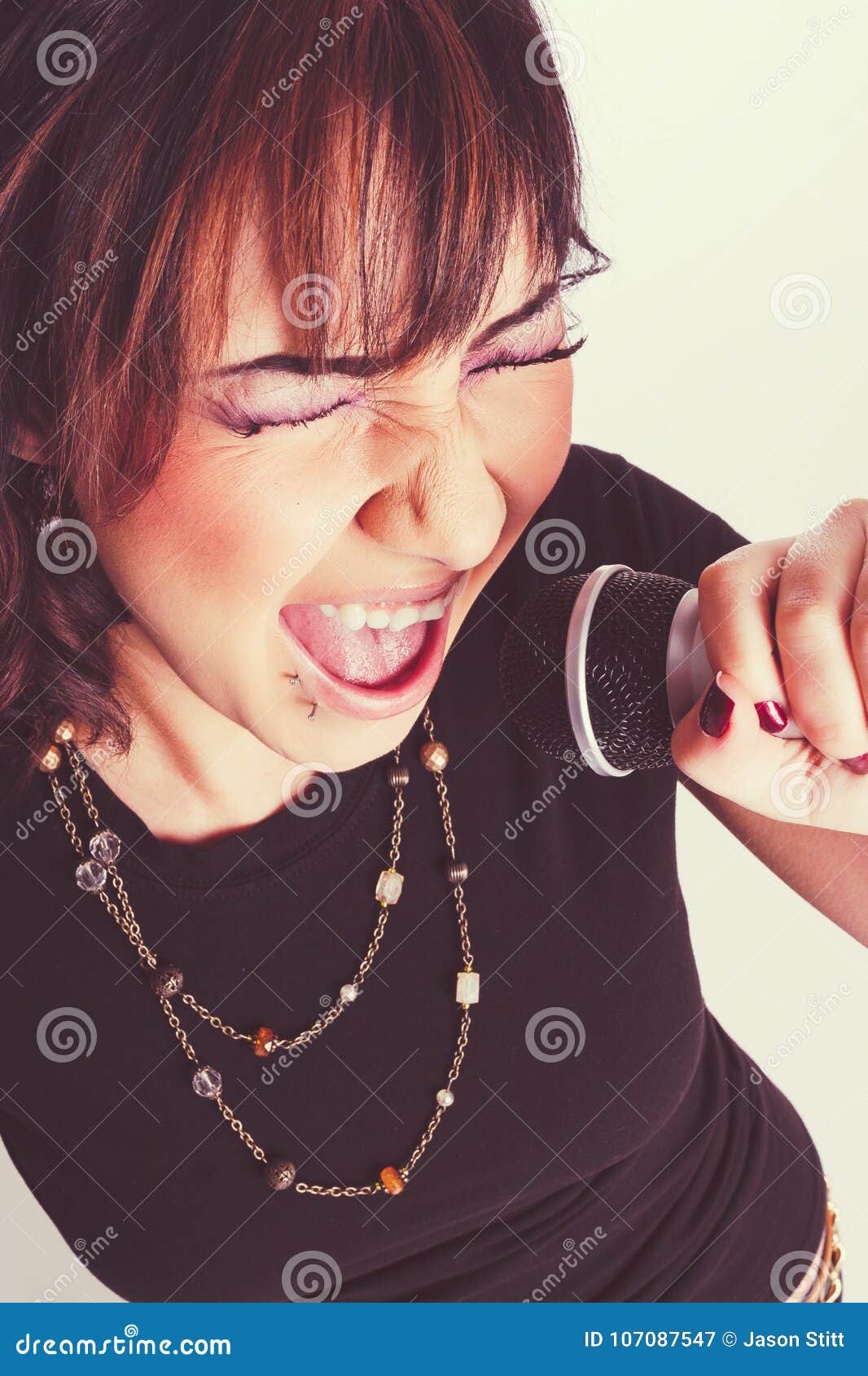 Singing Pretty Woman stock image. Image of entertainer - 107087547