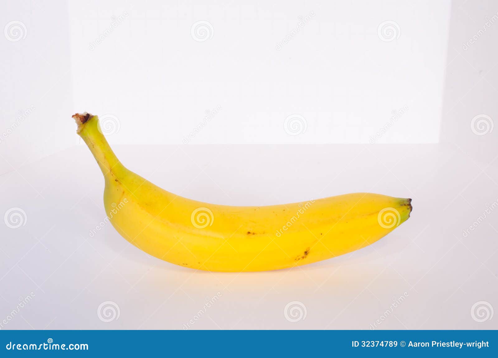 Single Banana from the Side Stock Image - Image of bunch, sliced: 32374789