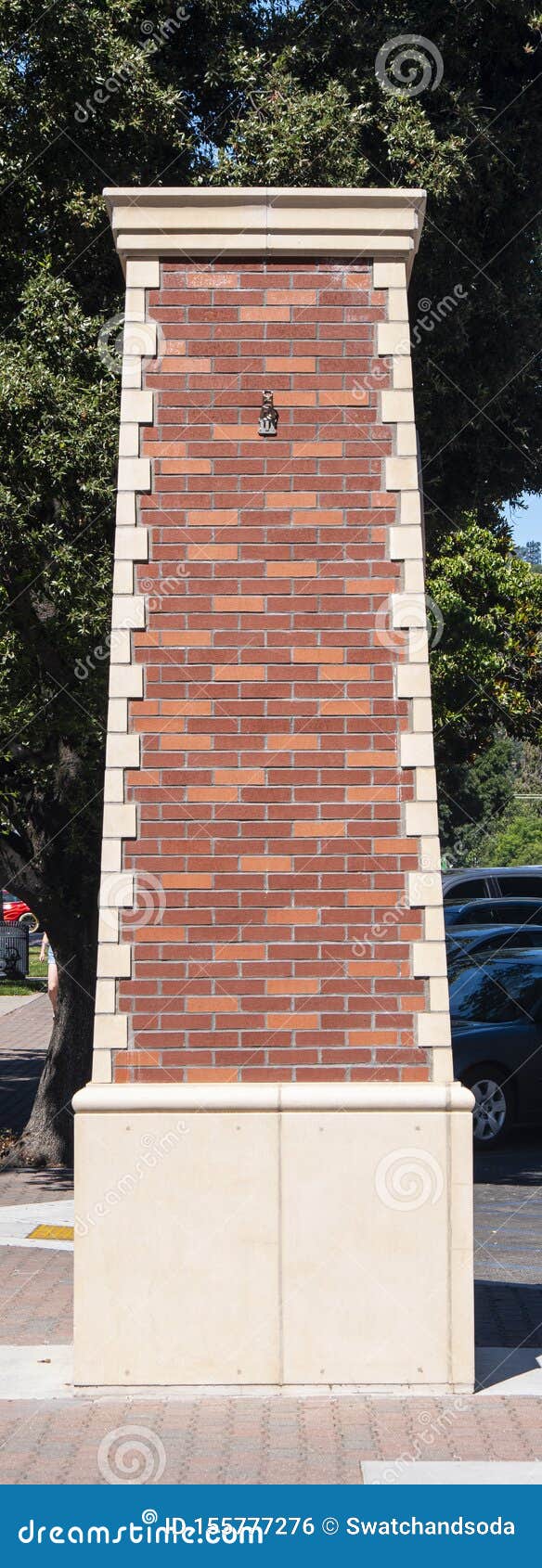 Single Brick Pillar Structure Stock Photo - Image of structure, public ...