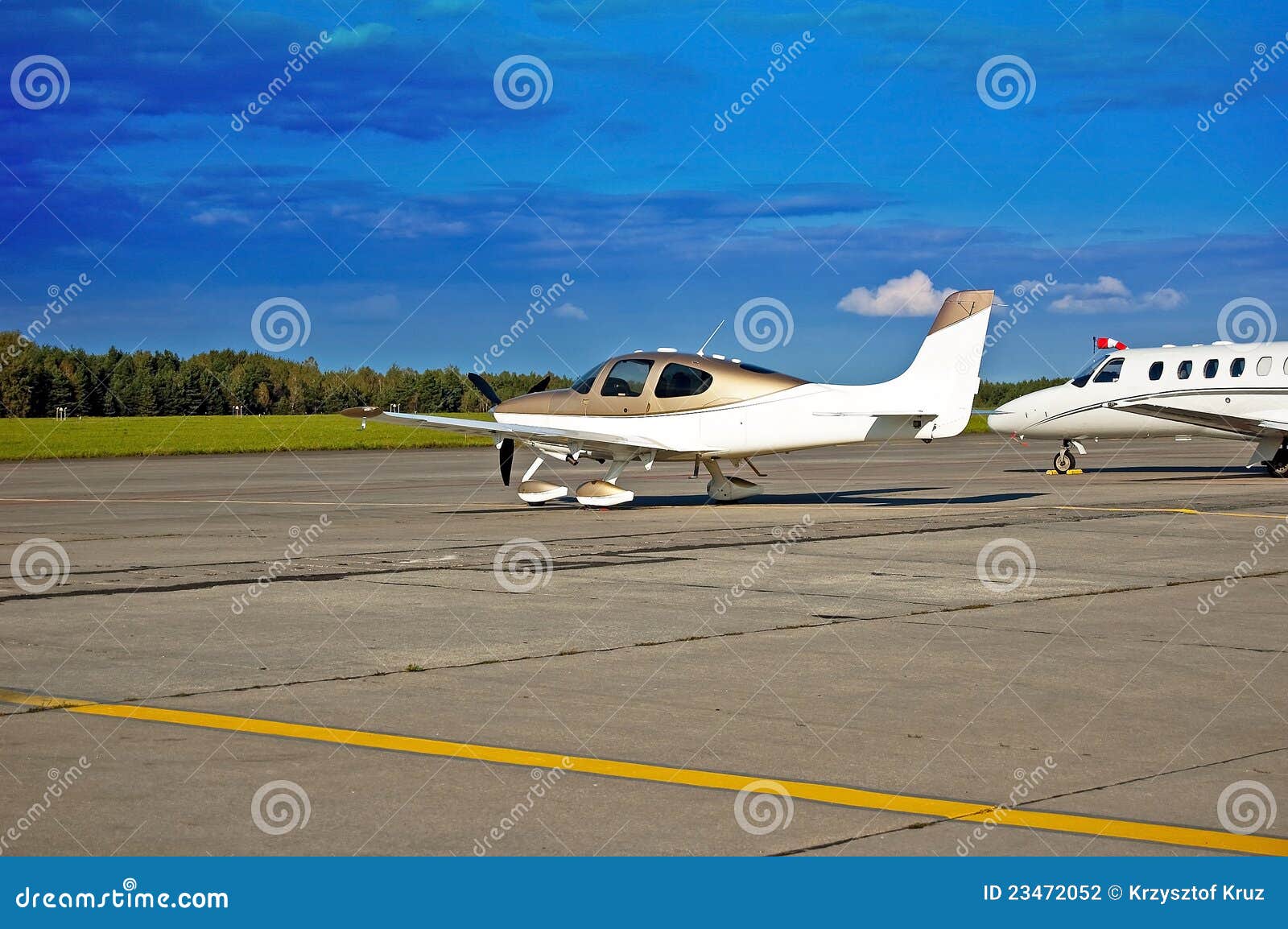 Single engine aircraft. stock photo. Image of private - 23472052