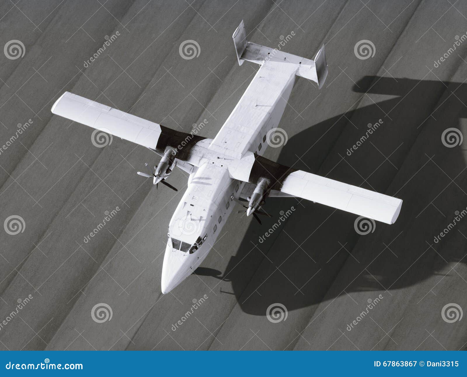 Single Engine Airplane Ready To Take Off Stock Image - Image of ...
