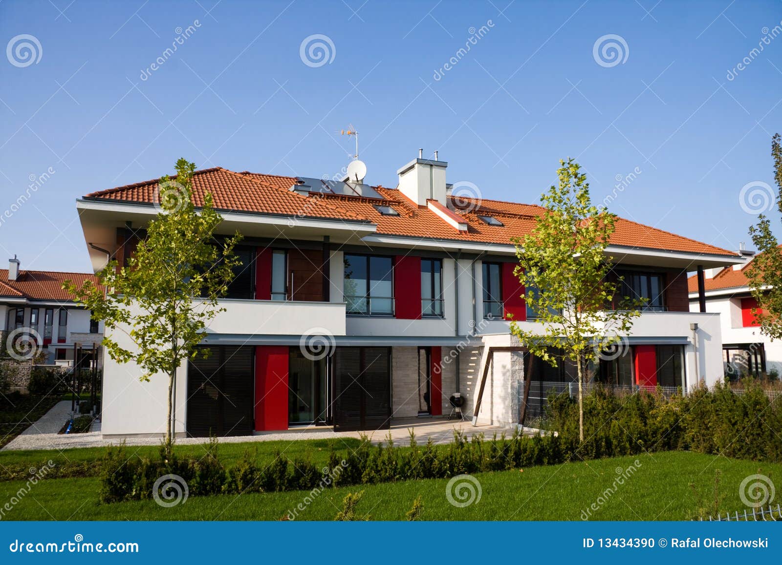 Single family medium house stock photo. Image of house - 13434390