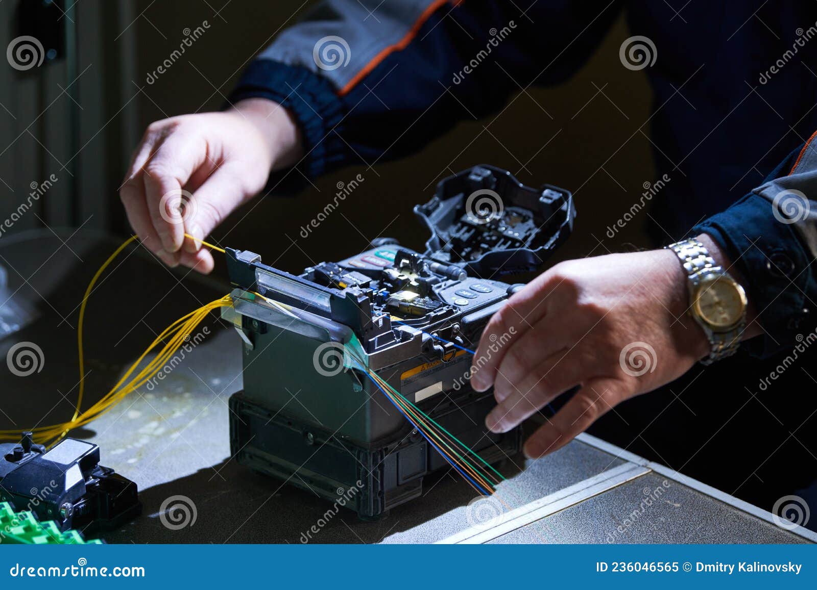 Single Fiber Fusion Splicer Welding Technology Work Stock Image - Image ...