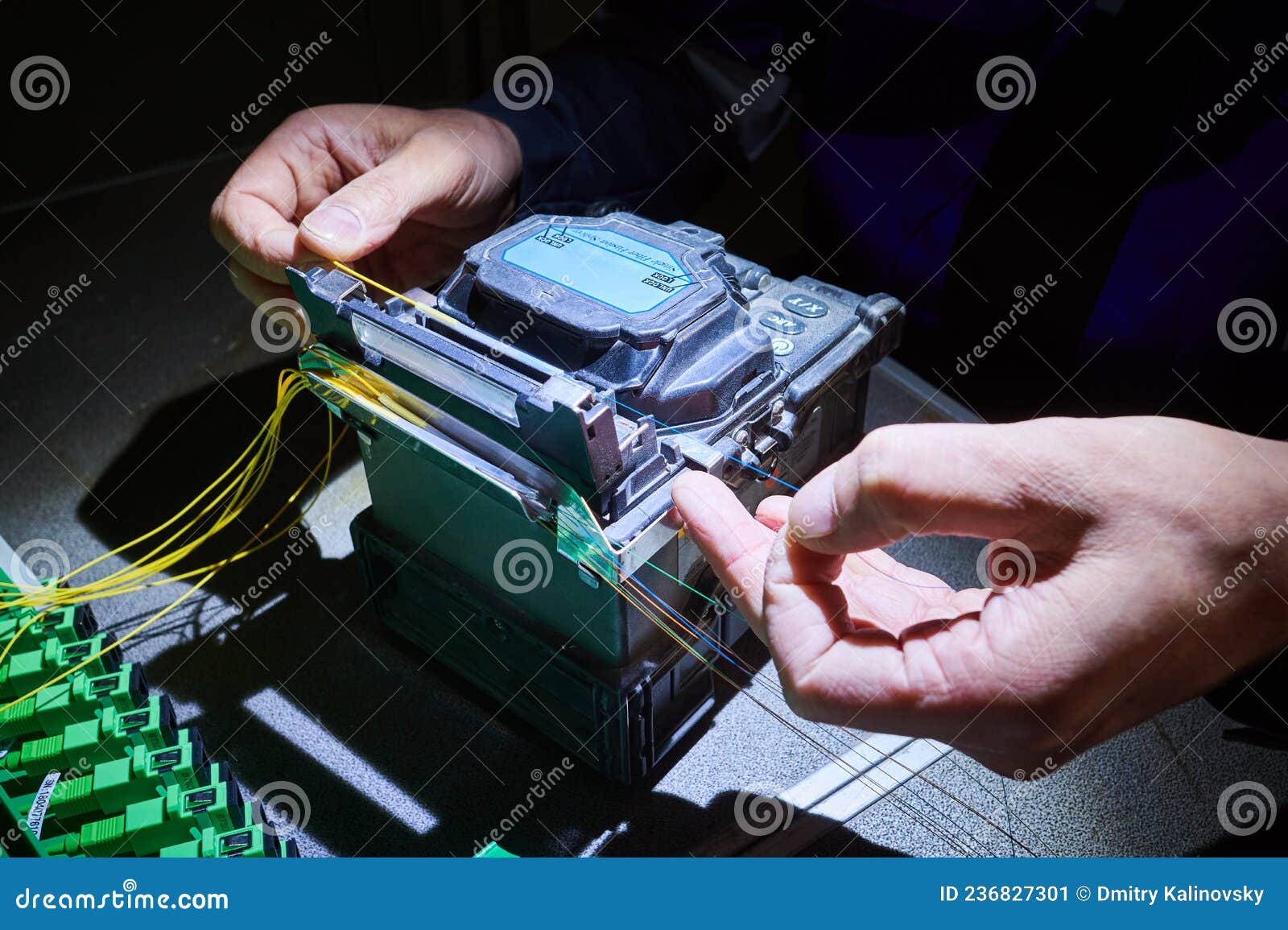 Single Fiber Fusion Splicer Welding Technology Work Stock Image - Image ...