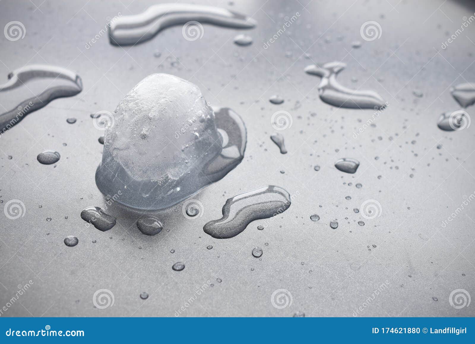 Single Melting Ice Cube stock photo. Image of slippery - 174621880