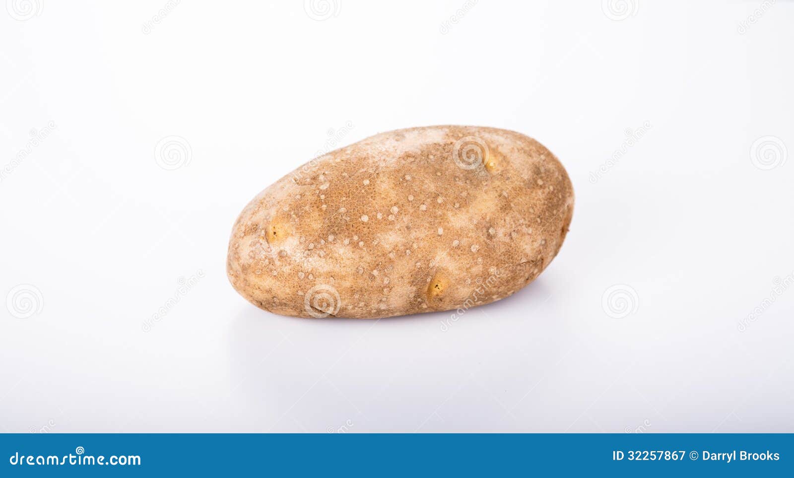 Single Potato on White Counter Stock Image - Image of healthy, organic ...