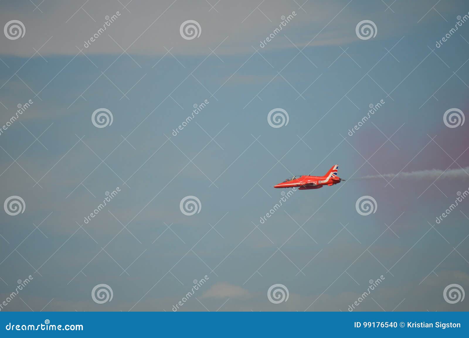 Red arrows editorial image. Image of left, flying, arrow - 99176540