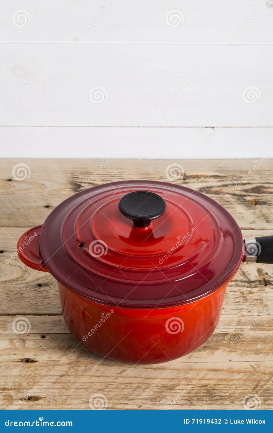 Single Red Saucepan and Lid Stock Photo - Image of style, cookware ...