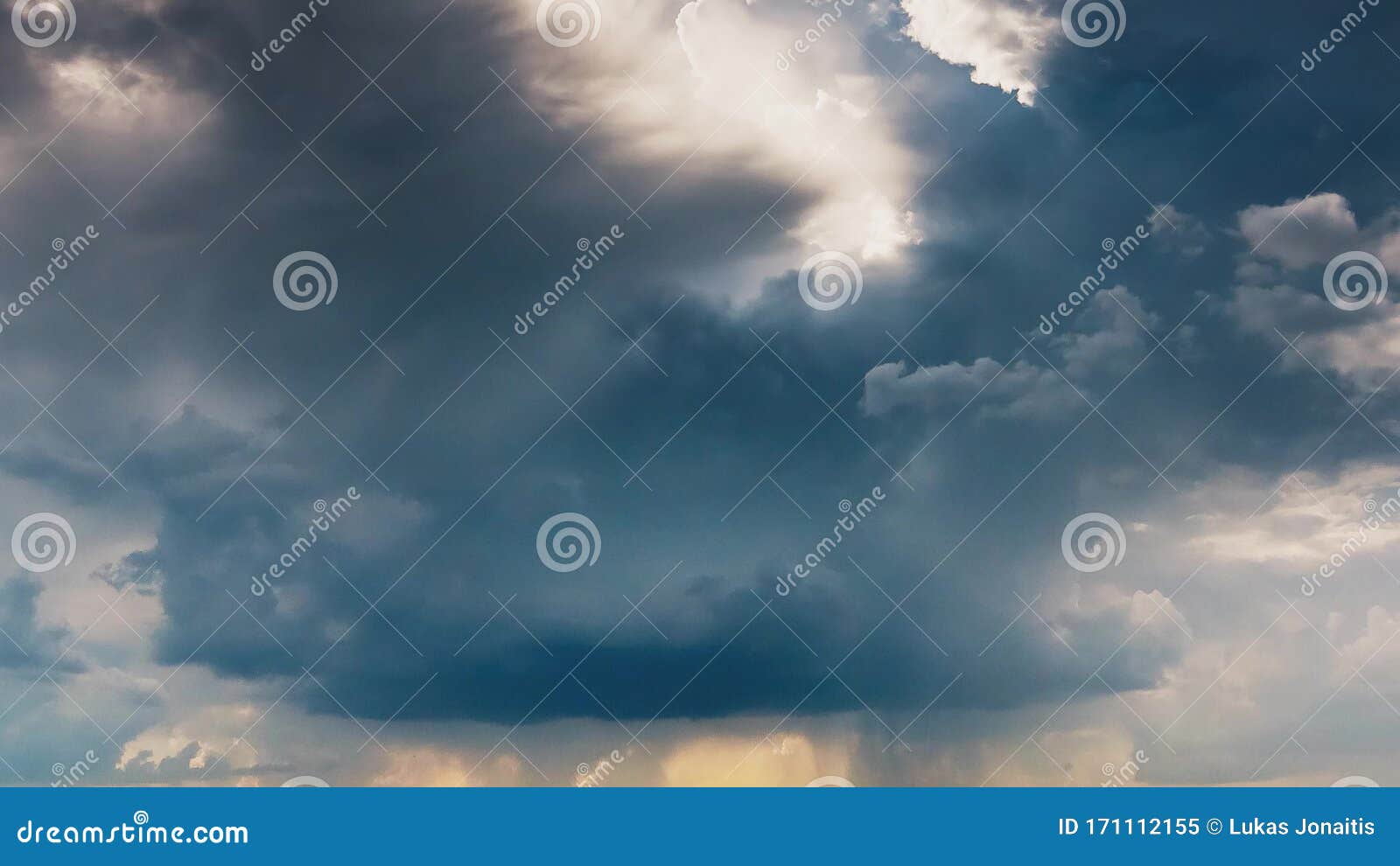 Single Storm Cell Cloud with Sun Rays Forming Over the Fields Stock ...