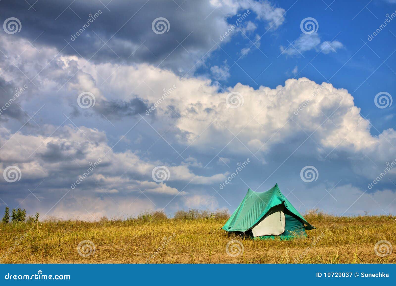 Single tent in the field stock image. Image of outdoor - 19729037