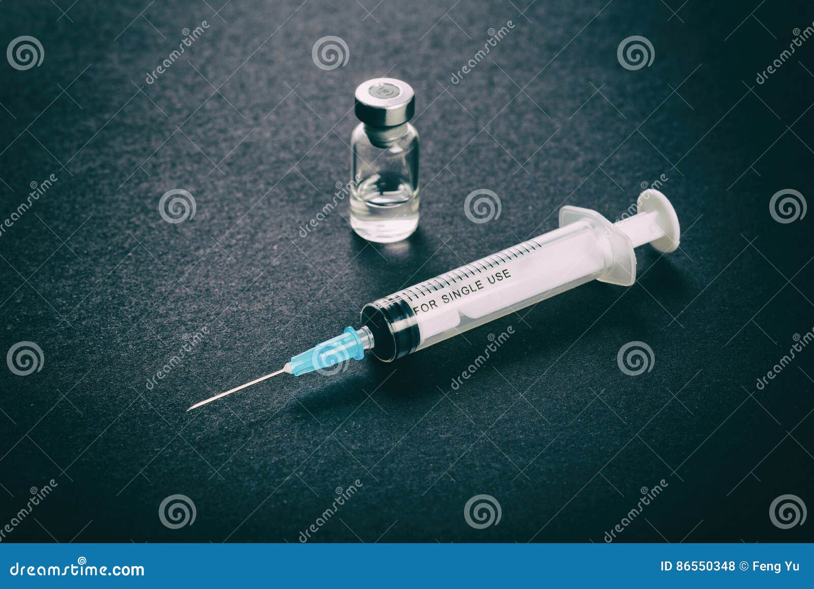 Single use Medical syringe stock photo. Image of liquid - 86550348