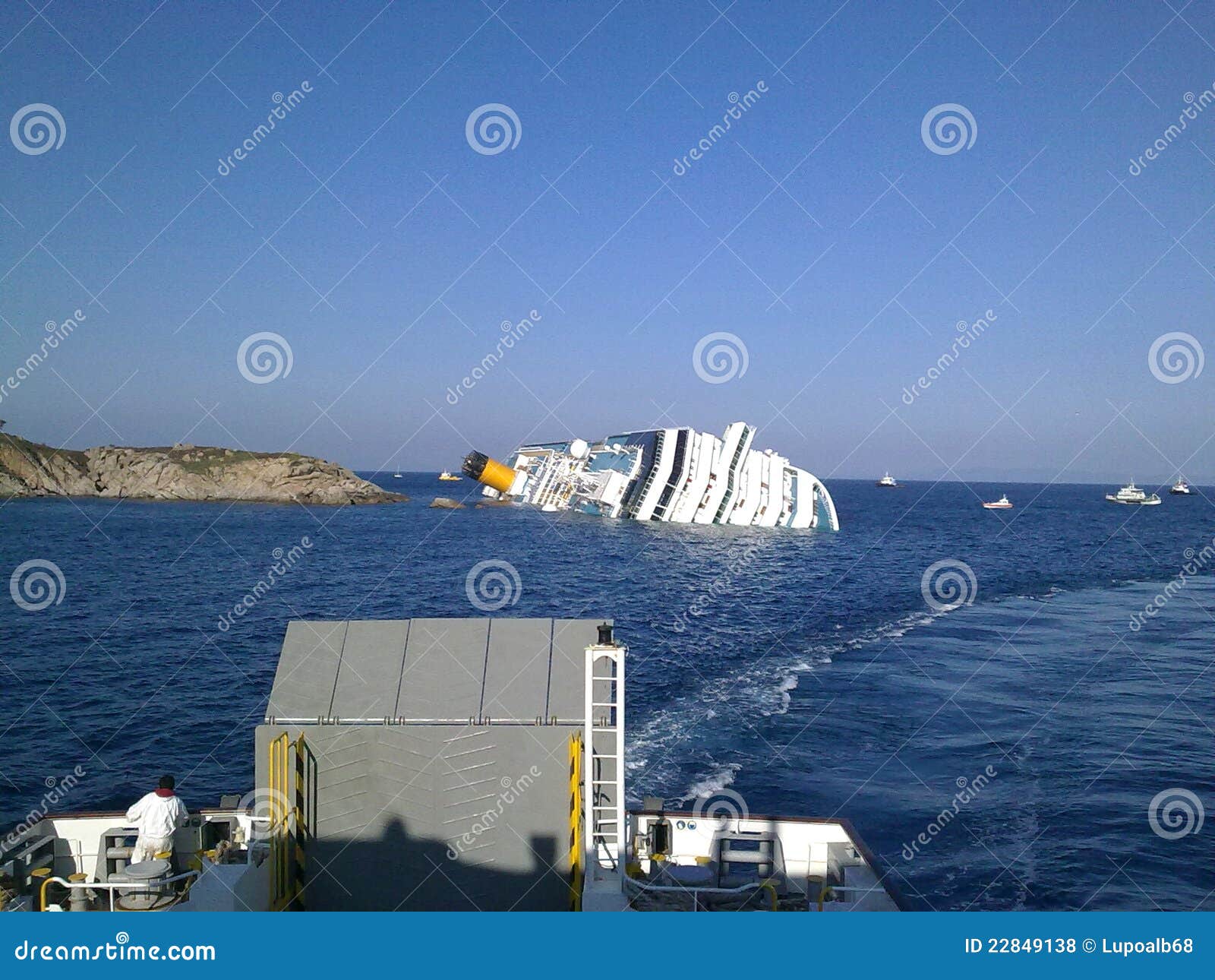 Sinking Cruise Ship Costa Concordia Editorial Stock Photo - Image of ...
