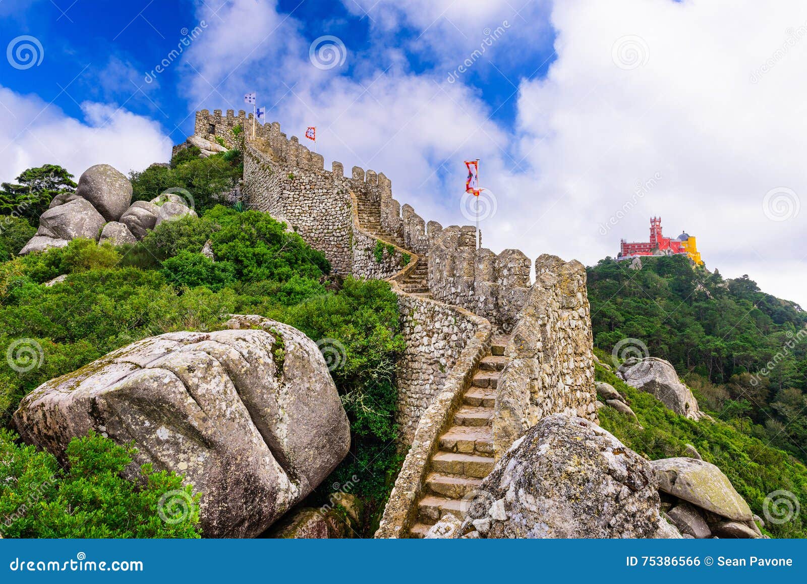 Sintra, Castelo Mouro De Portugal Foto de Stock - Imagem de velho ...