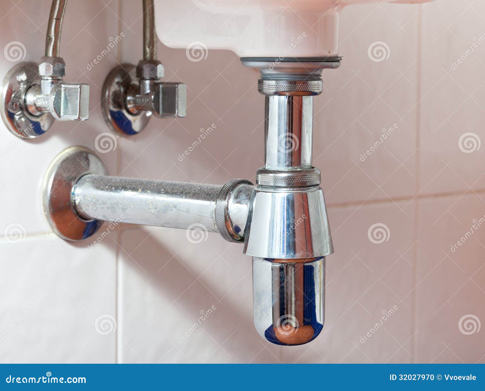 Siphon Et Drain D'évier En Métal Photo stock - Image du utilisé, outil ...