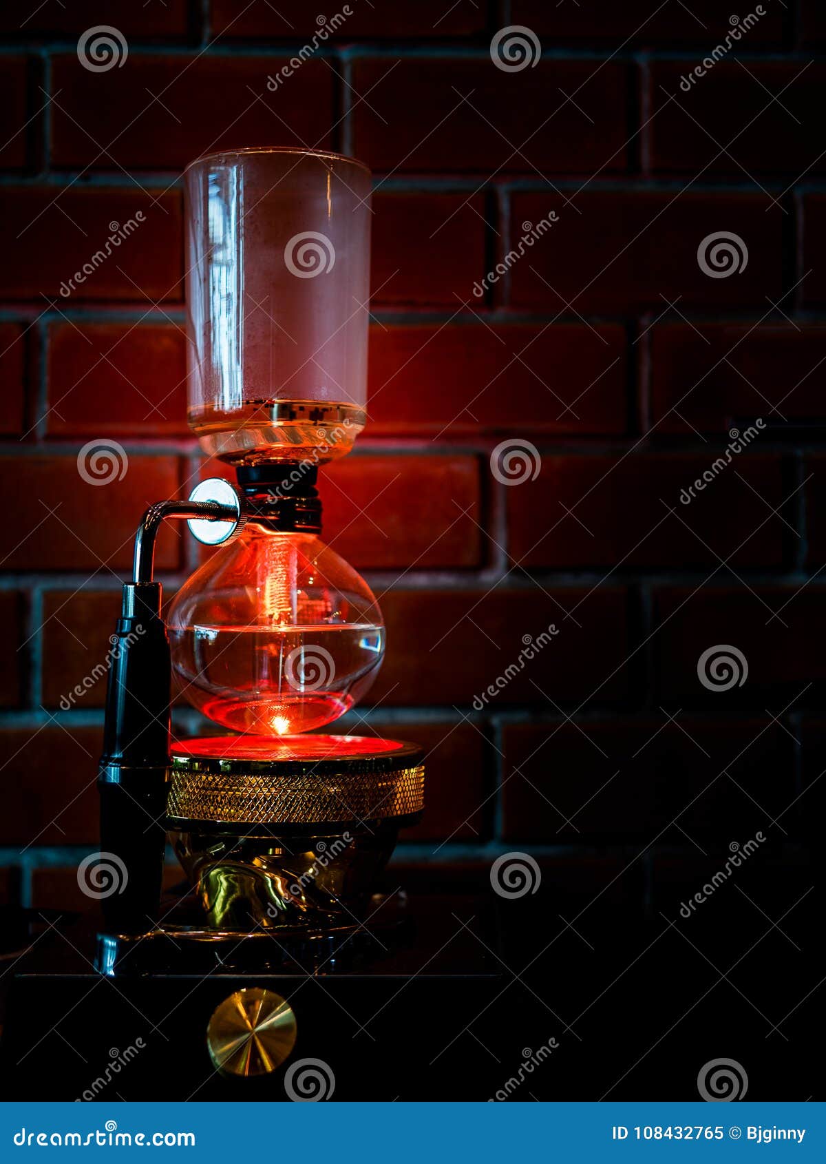Siphon vacuum coffee maker stock image. Image of drink - 108432765