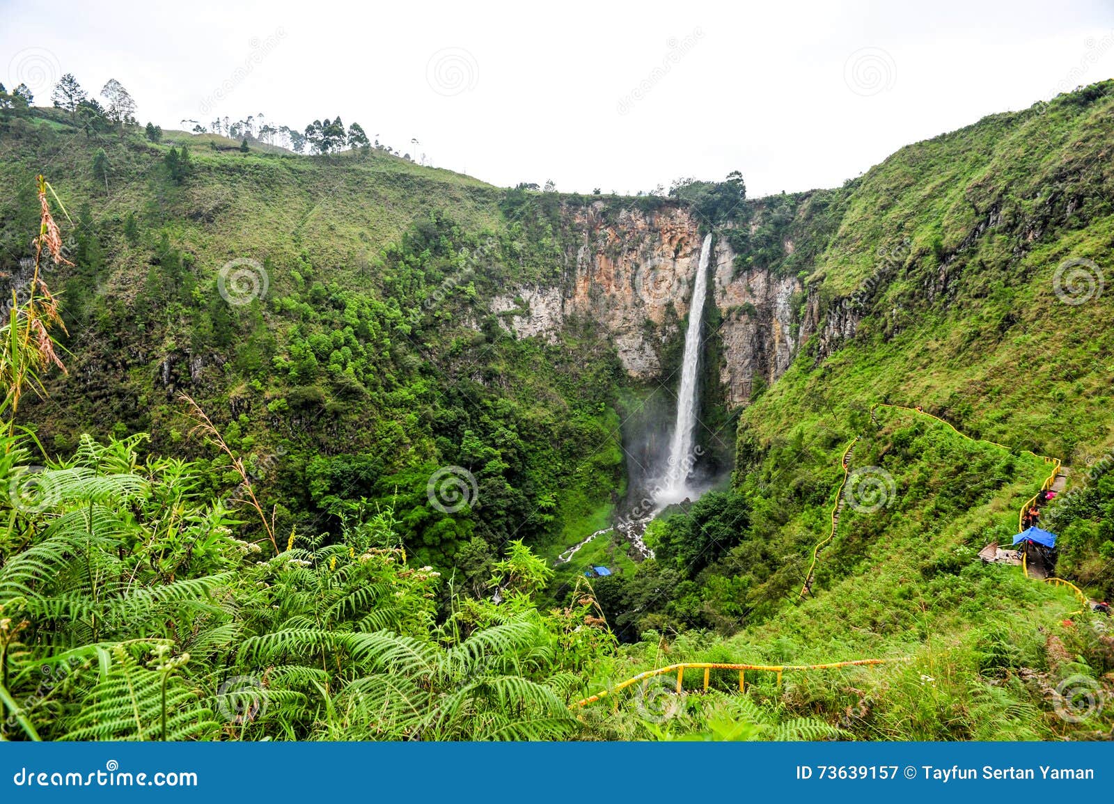 Sipiso Piso Waterfall in Northern Sumatra Editorial Photography - Image ...