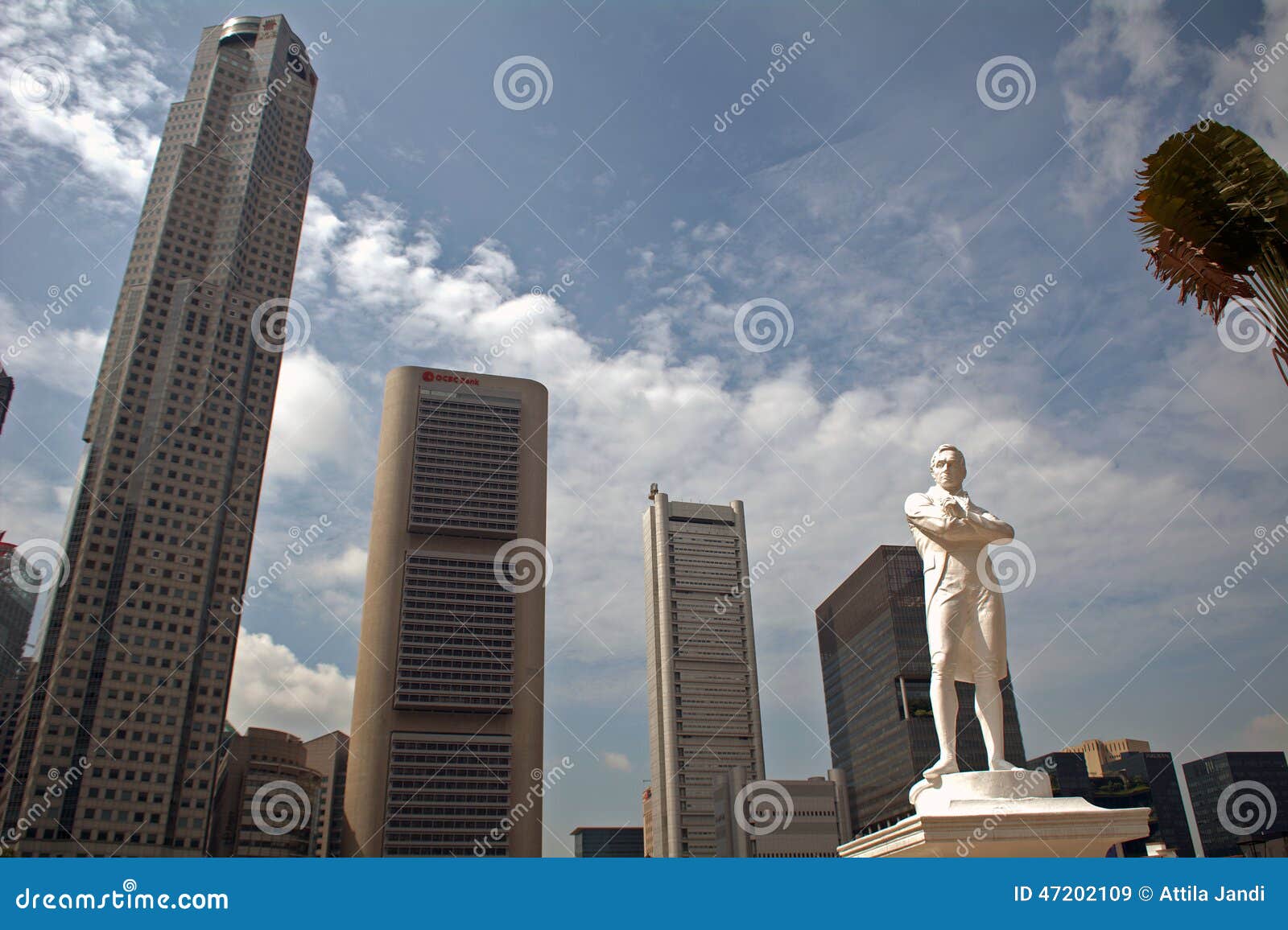 Sir Thomas Raffles and the Skyscrapers, Singapore Editorial Stock Image ...