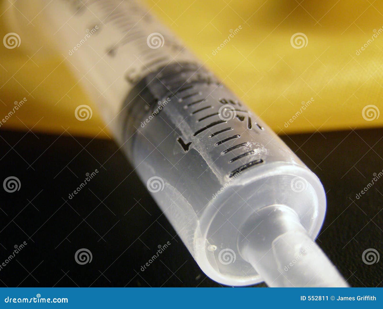 Siringa immagine stock. Immagine di veicolo, medicina, guar - 552811