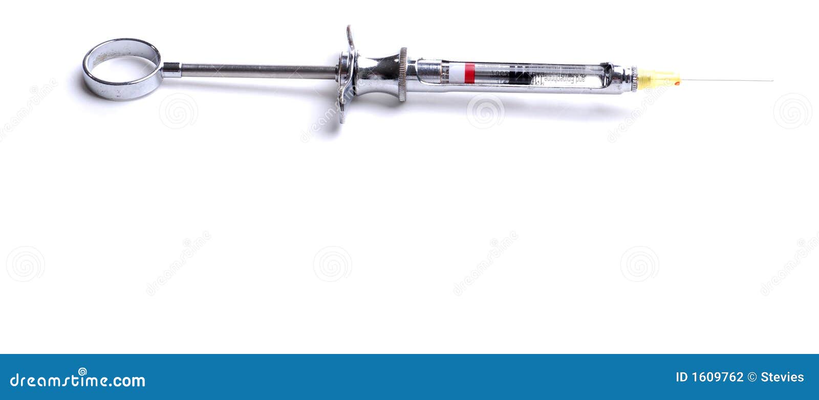 Siringa medica su bianco fotografia stock. Immagine di clinica - 1609762
