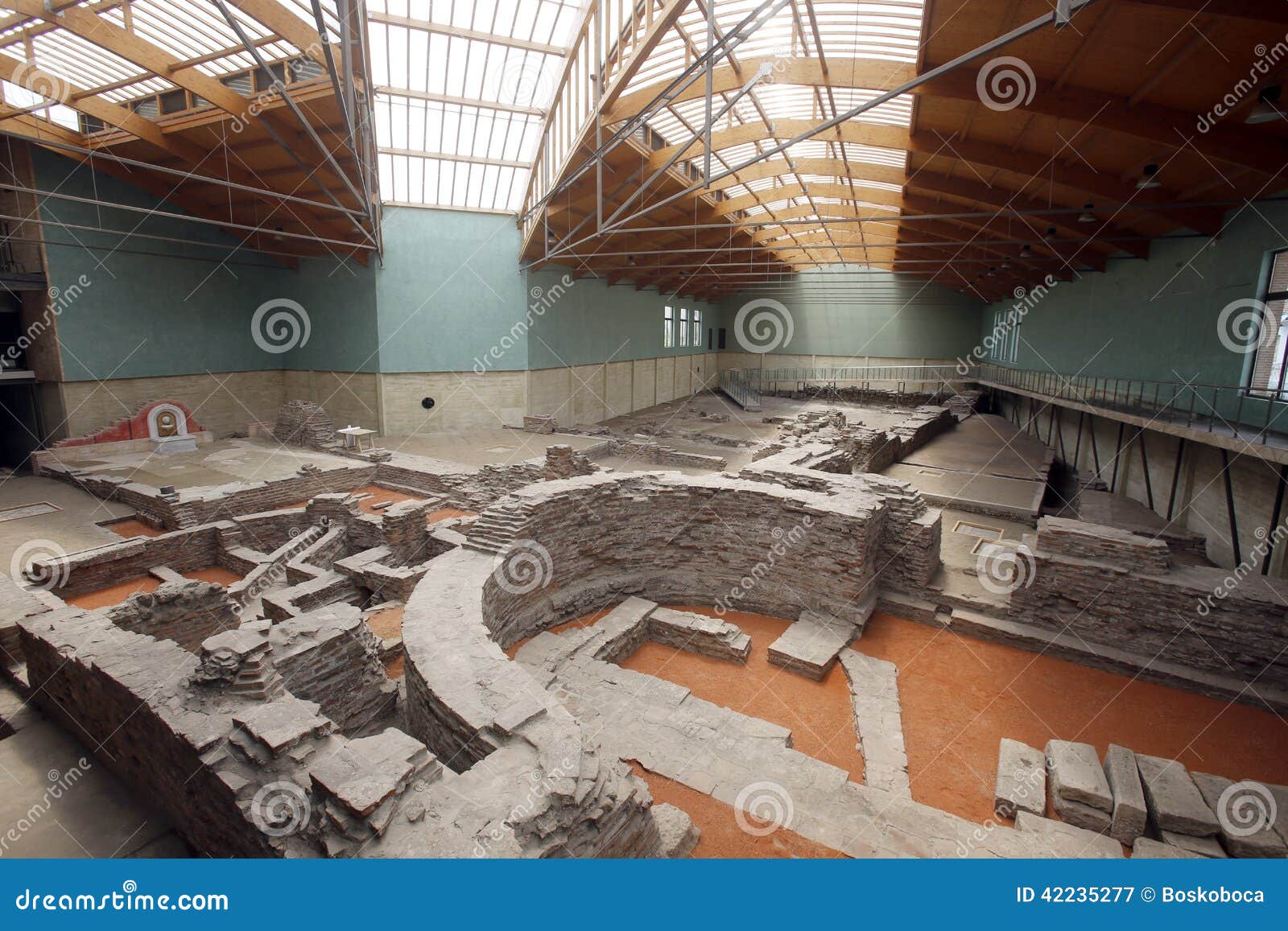 Sirmio fotografia editoriale. Immagine di archeologia - 42235277