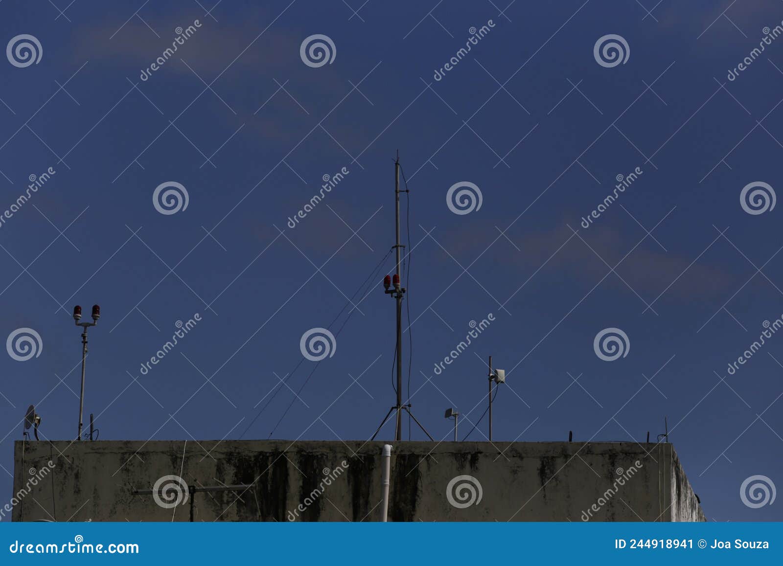 Sistema De Pararrayos En Edificios Imagen de archivo - Imagen de tejado ...