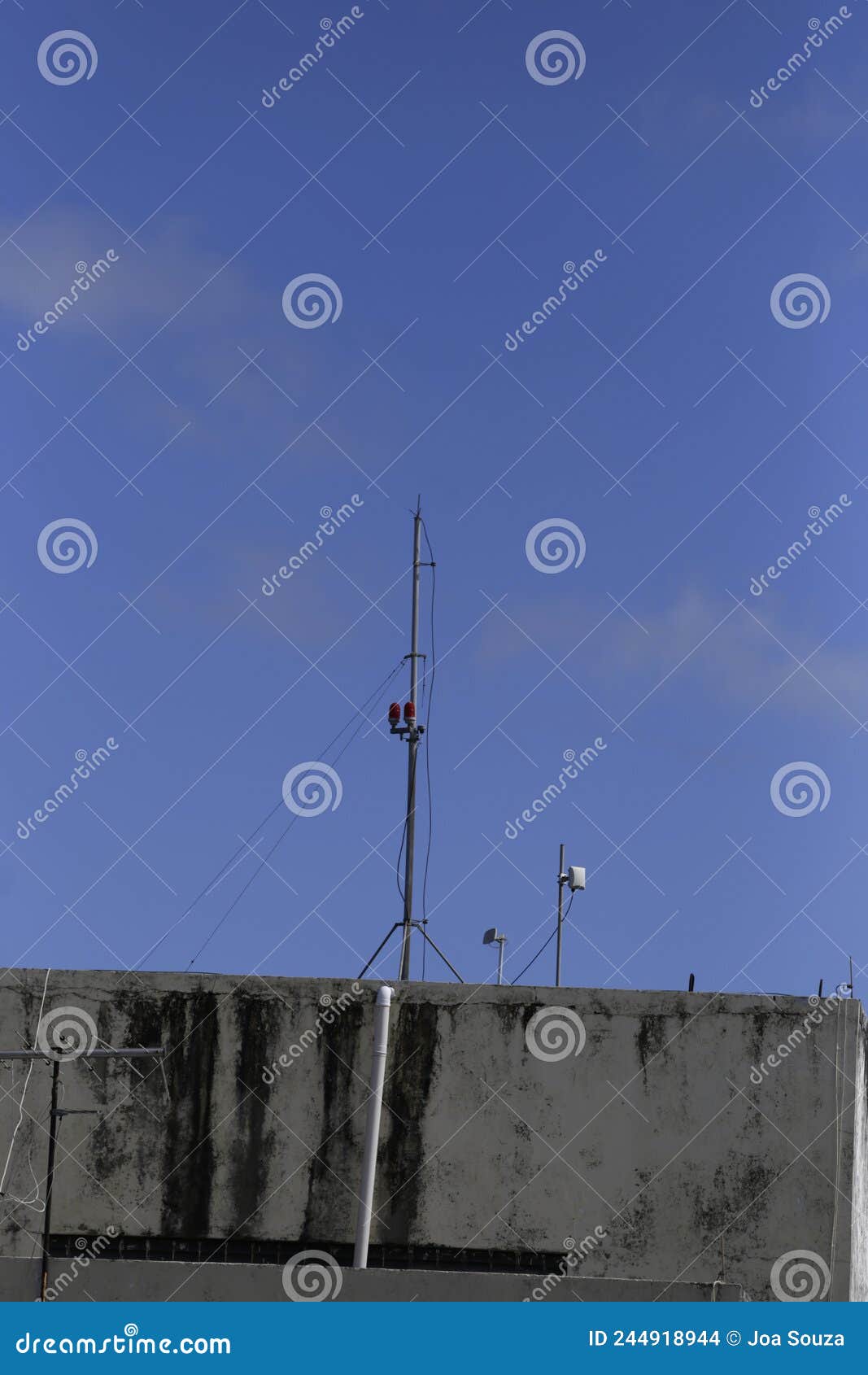 Sistema De Pararrayos En Edificios Foto de archivo - Imagen de potencia ...