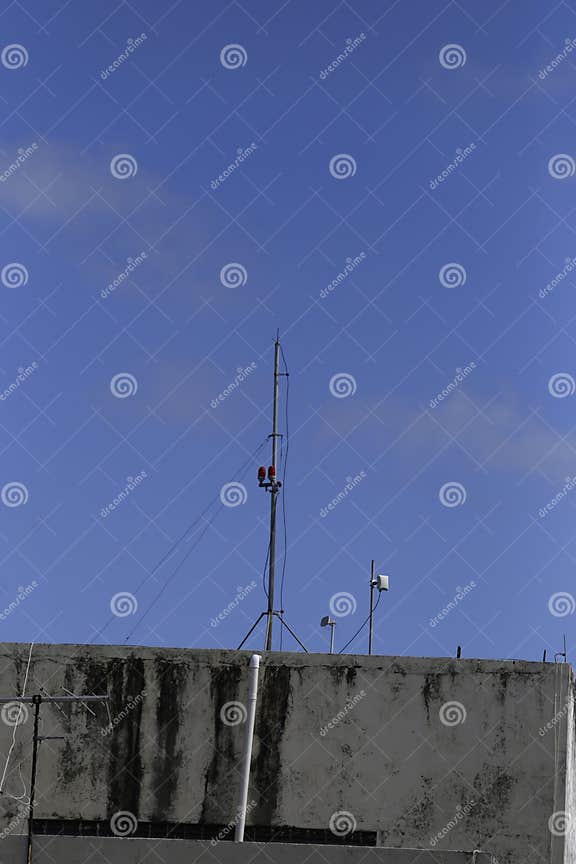 Sistema De Pararrayos En Edificios Foto de archivo - Imagen de potencia ...