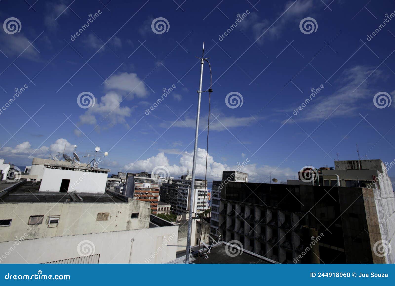 Sistema De Pararrayos En Edificios Imagen editorial - Imagen de ...