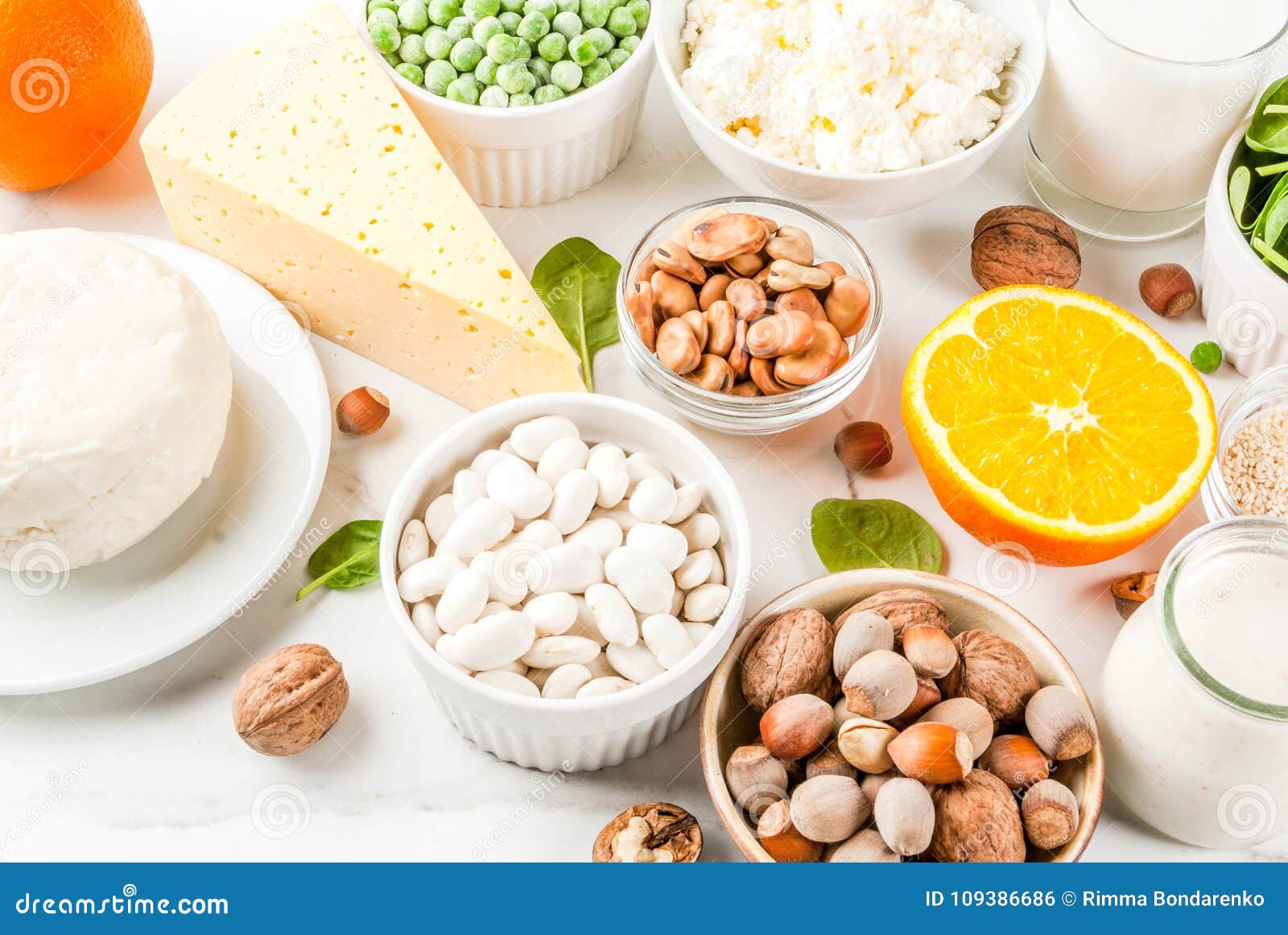 Sistema De Ricos De La Comida En Calcio Foto de archivo - Imagen de ...