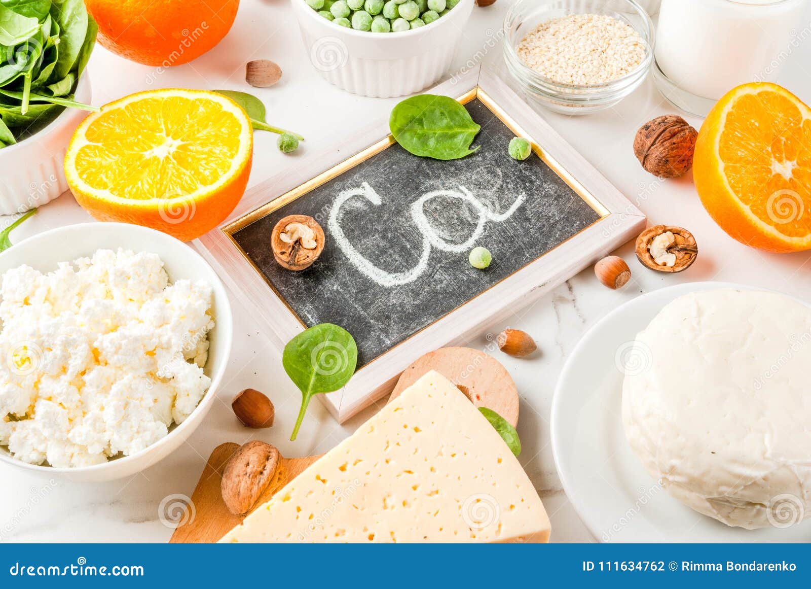 Sistema De Ricos De La Comida En Calcio Foto de archivo - Imagen de ...