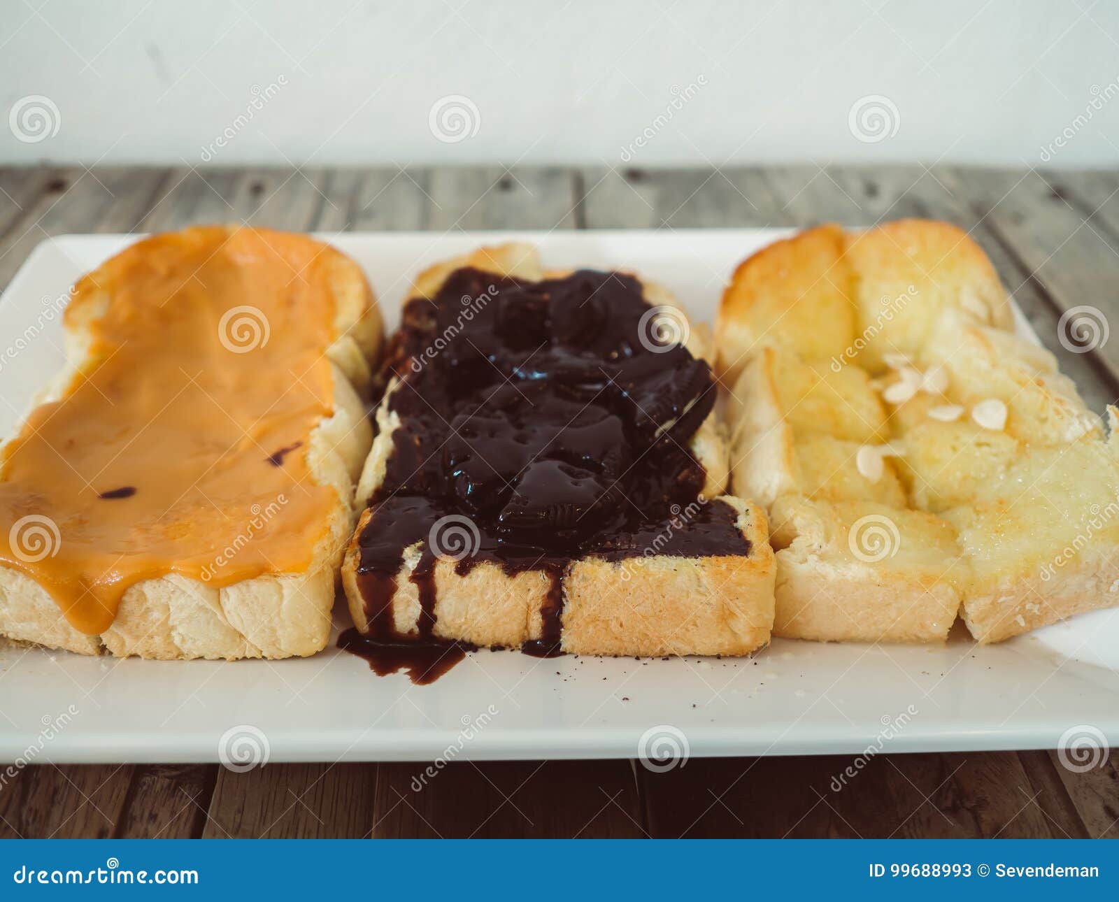 Sistema De Tres Dulces De Tostadas Imagen de archivo - Imagen de fresco ...