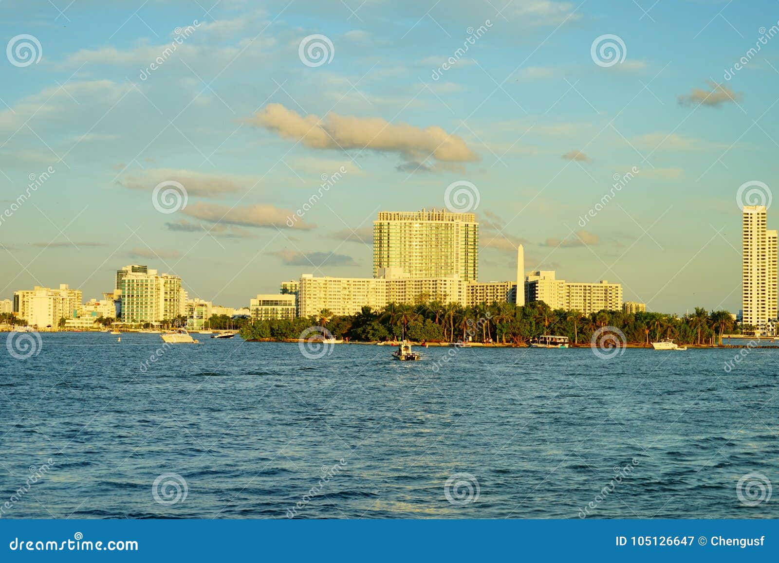 Sistema del sol de Miami imagen de archivo. Imagen de puente - 105126647