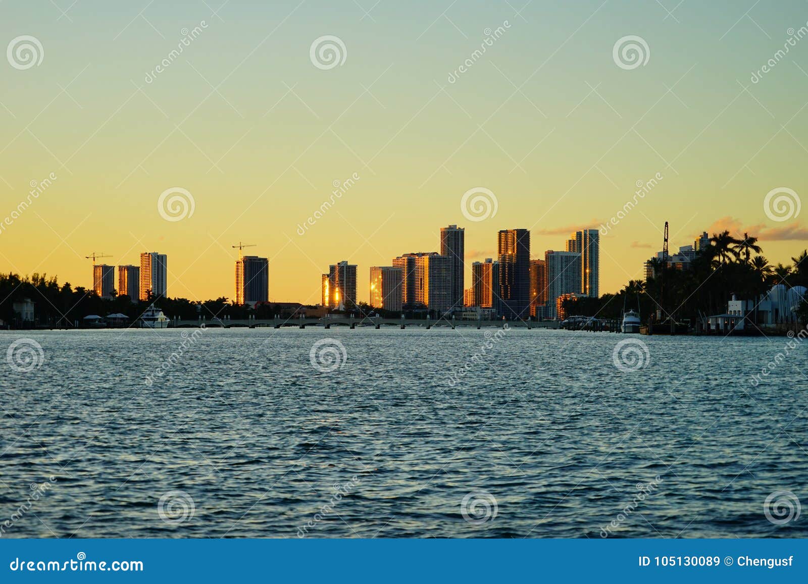 Sistema del sol de Miami imagen de archivo. Imagen de brillante - 105130089