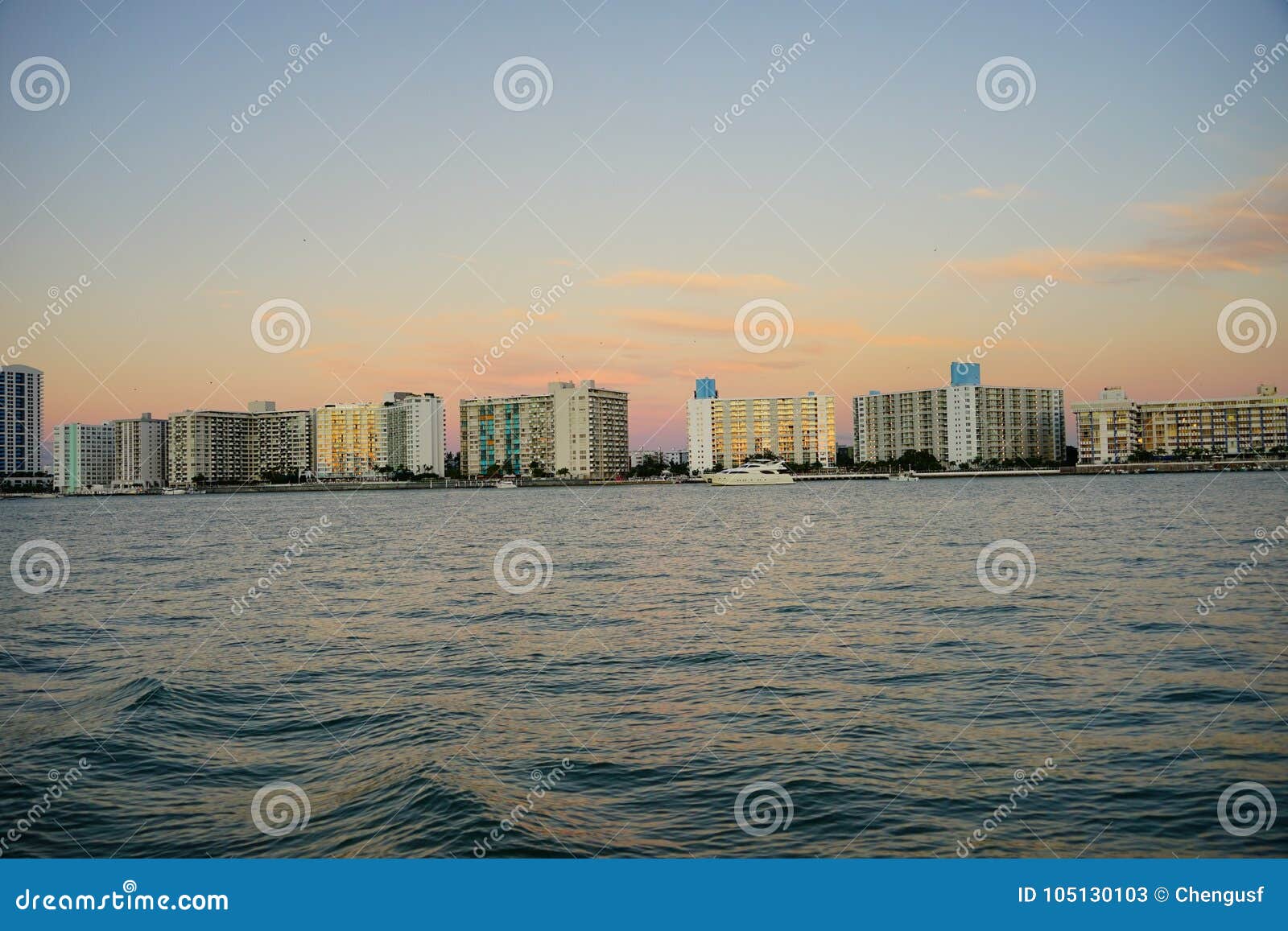 Sistema del sol de Miami imagen de archivo. Imagen de miami - 105130103