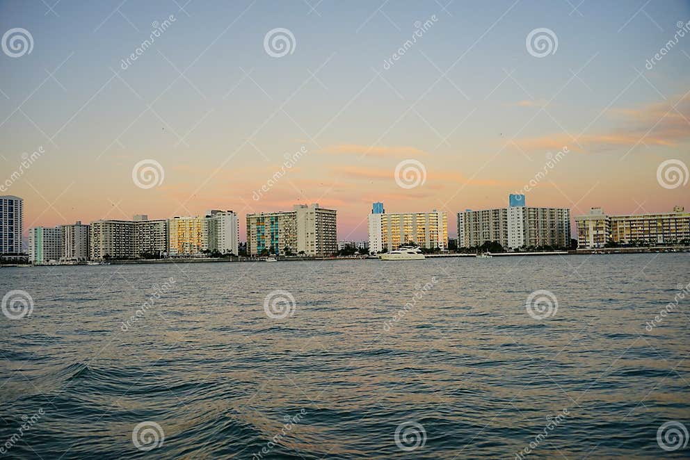 Sistema del sol de Miami imagen de archivo. Imagen de miami - 105130103