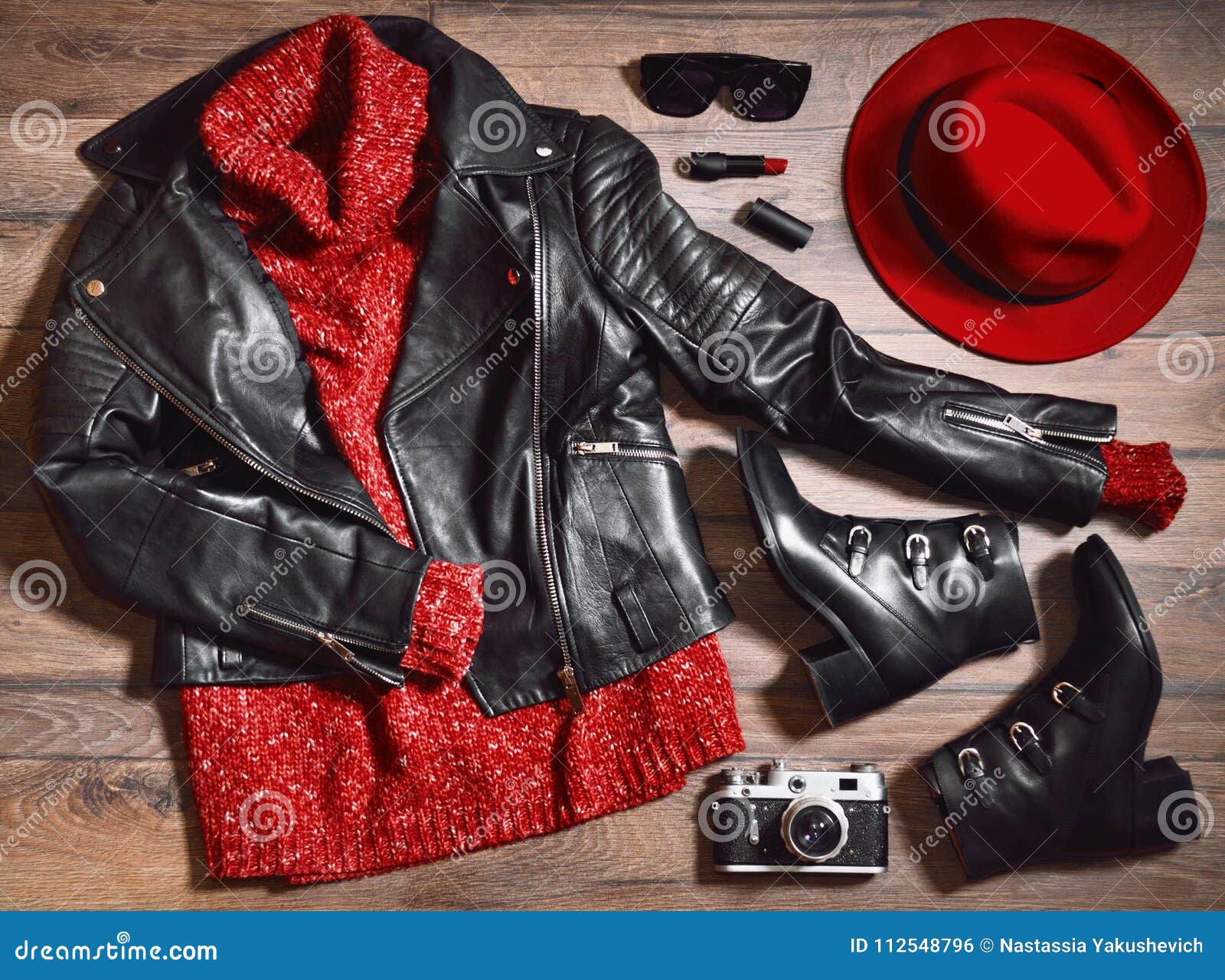 Sistema Elegante Con Los Accesorios Rojos Foto de archivo - Imagen de ...