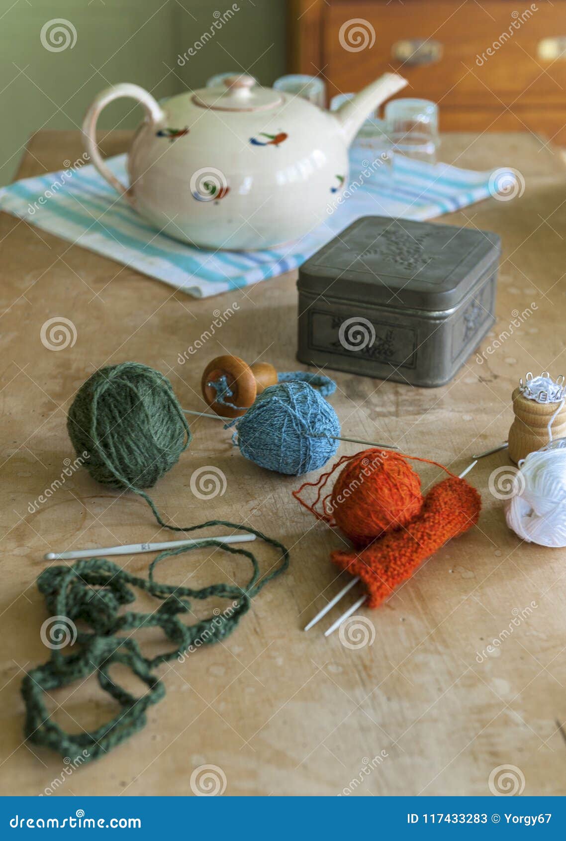 Sistema Que Hace Punto Retro Foto de archivo editorial - Imagen de hilo ...