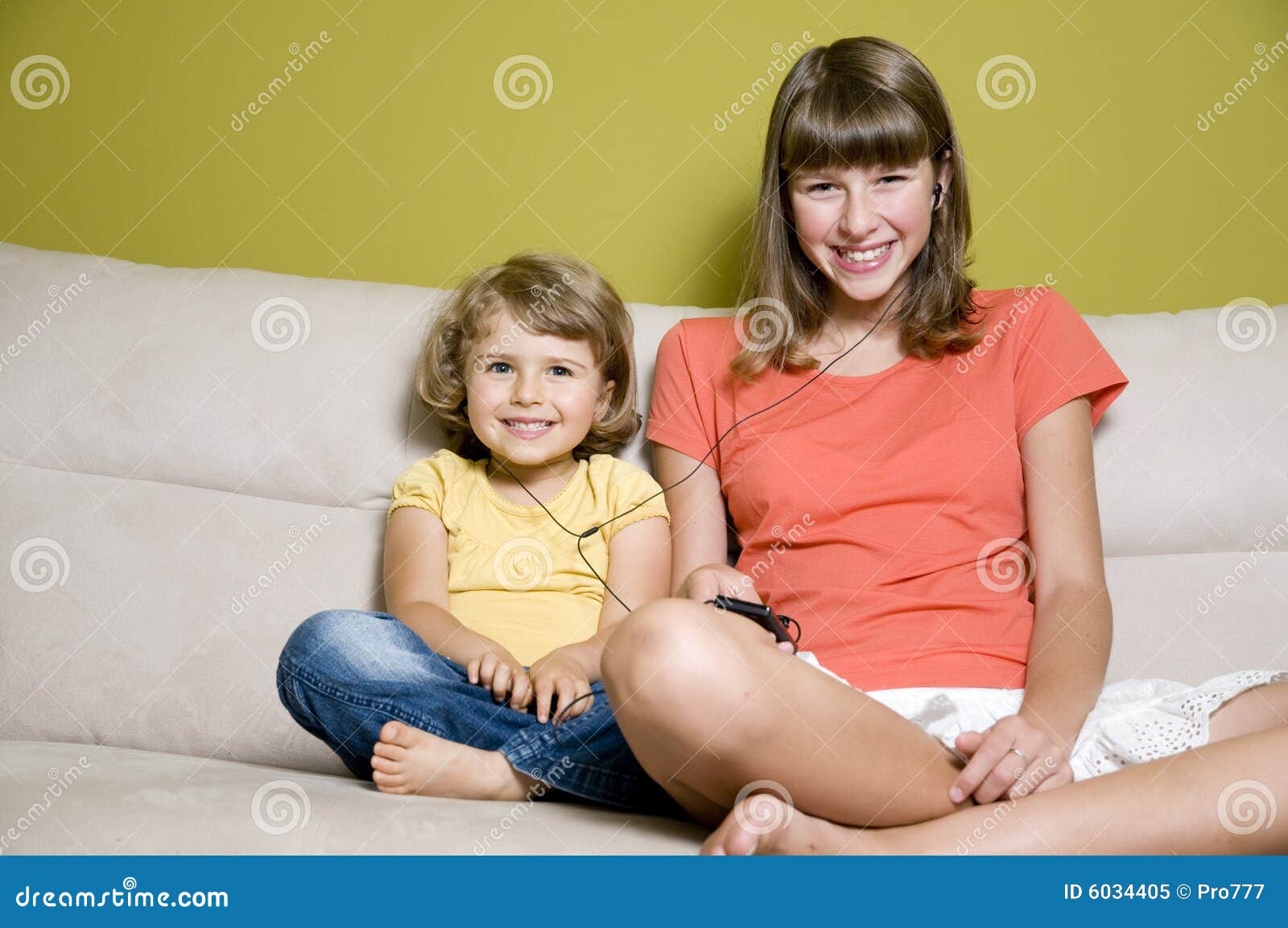 Sisters Listening the Music Stock Image - Image of model, family: 6034405