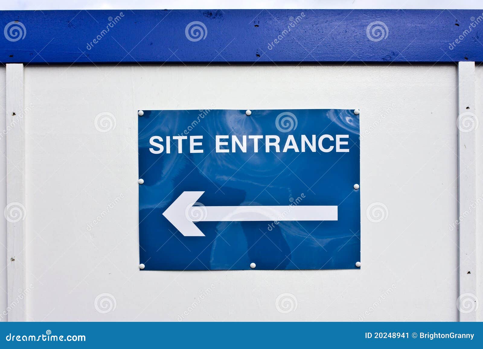 Site entrance sign stock image. Image of direction, building - 20248941