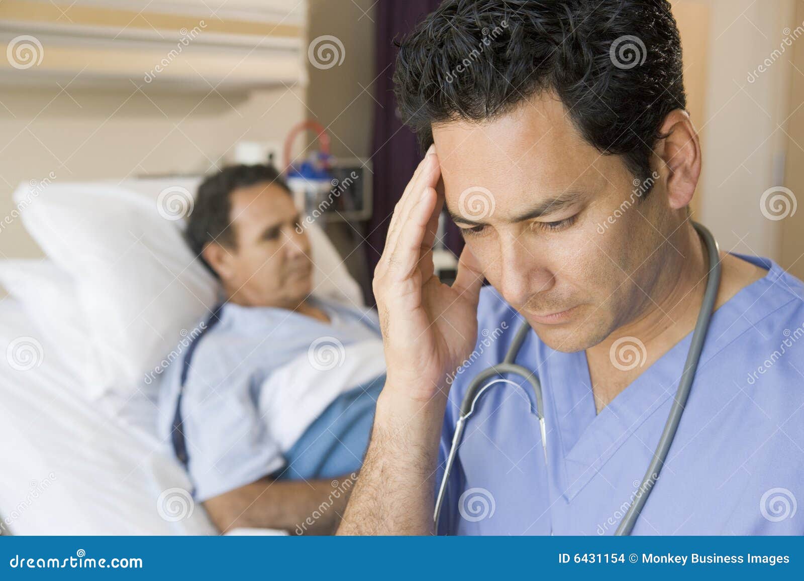 Sitio De in Patients Del Doctor Looking Frustrated Foto de archivo ...