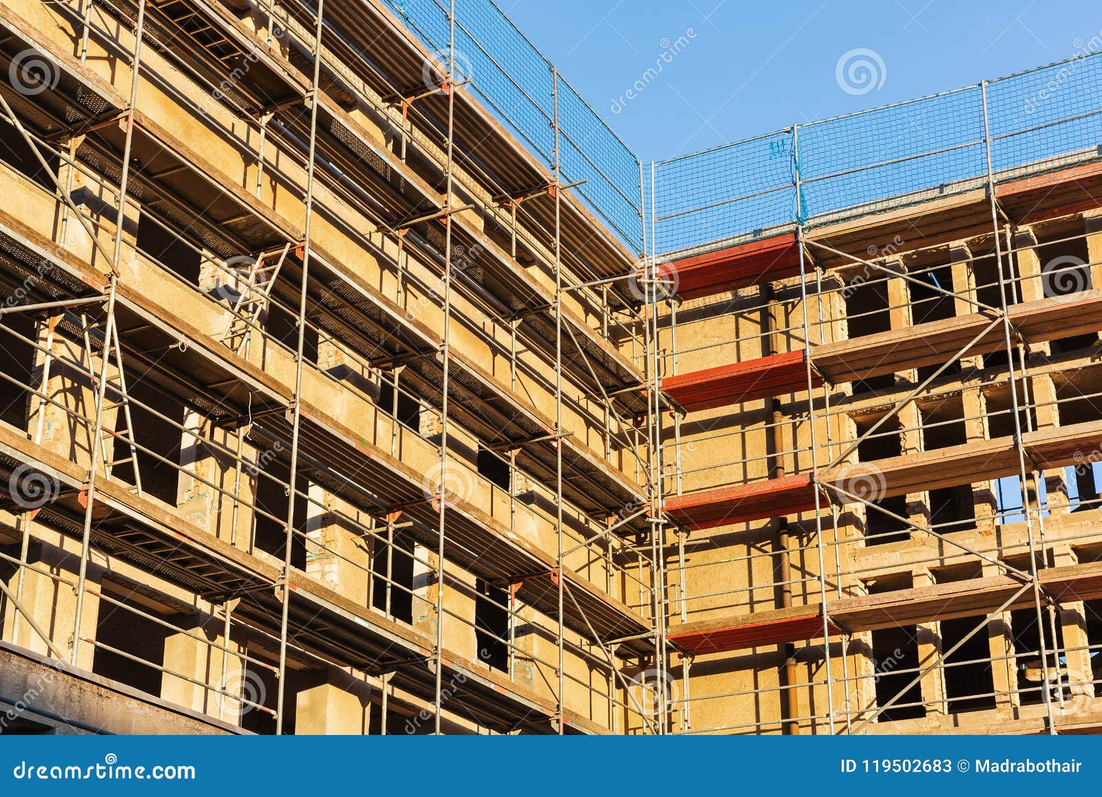 Sito Della Costruzione Di Edifici Con Le Impalcature Immagine Stock ...