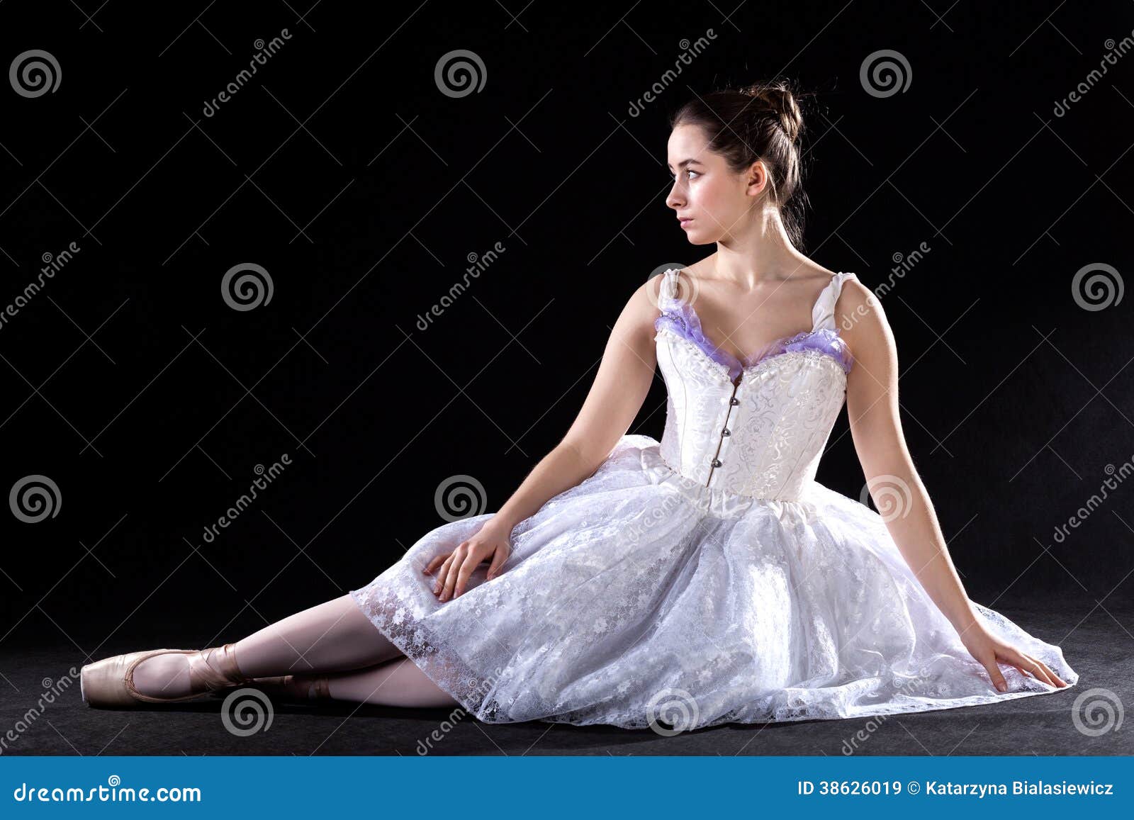 Sitting ballet dancer stock image. Image of pointe, elegant - 38626019
